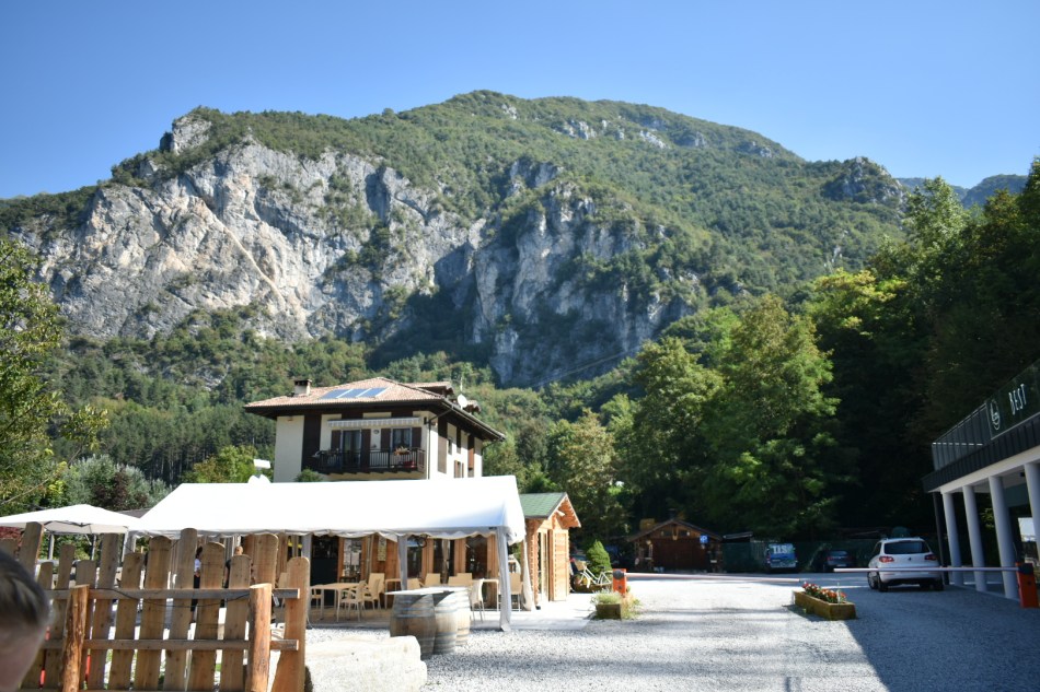 Il lago di Ledro in camper e la cascata del Gorg D’Abiss – Viaggidee ...