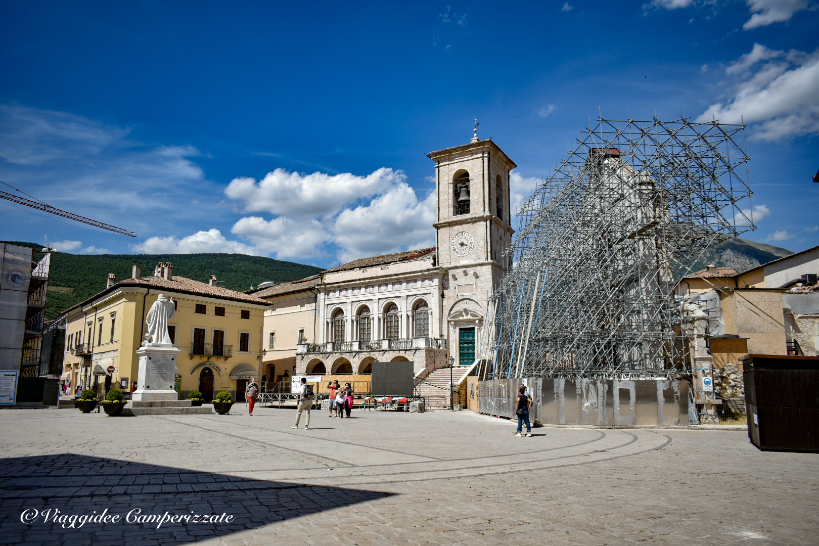 Norcia e Castelluccio: la fioritura in camper – Viaggidee Camperizzate